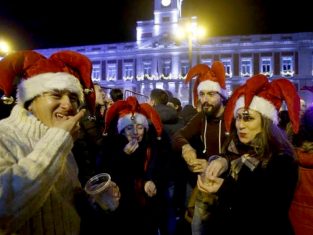 Why Spanish people eat grapes at New Year’s eve in Malaga? – Surviving ...